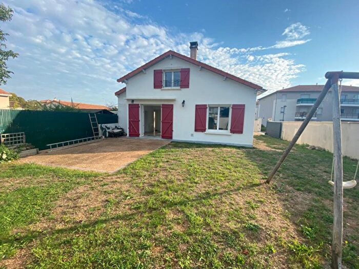 Maison à louer - Vouneuil-sous-Biard - 4 pièces - 3 chambres