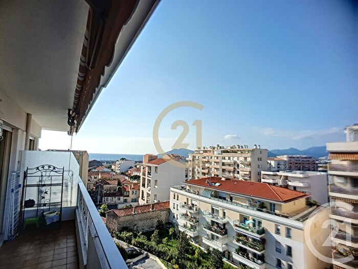 Appartement 2 pièces à louer à Cannes, Bocca Sud