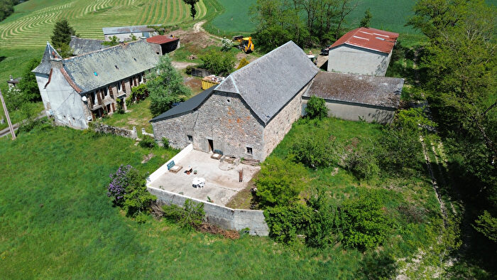 Maison 6 pièces à Sénergues, à vendre