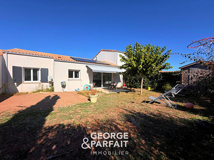 Maison 6 pièces à Sainte-Soulle, à vendre