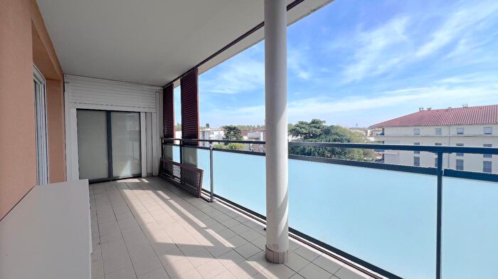 Décines-Charpieu, Centre-ville : Appartement 4 pièces à vendre