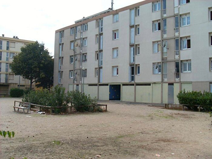 Appartement à louer - Fontcouverte, Avignon - 4 pièces - 2 chambres