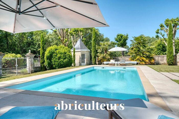 Maison 10 pièces à Saint-Laurent-de-Cognac, à vendre
