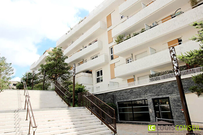 Châtenay-Malabry, Justice : Appartement 2 pièces à louer