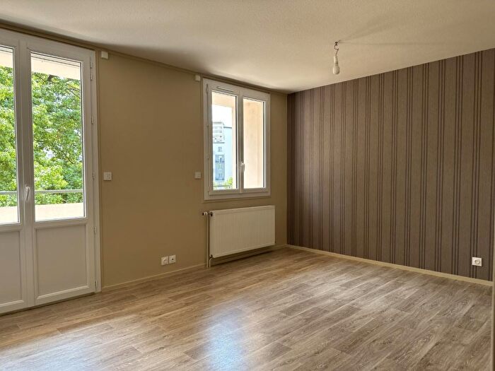 Appartement à louer - Roanne, Fontquentin - 1 pièce