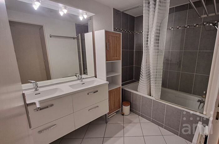 Appartement 3 pièces à Bordeaux, Bassins à Flot, à louer