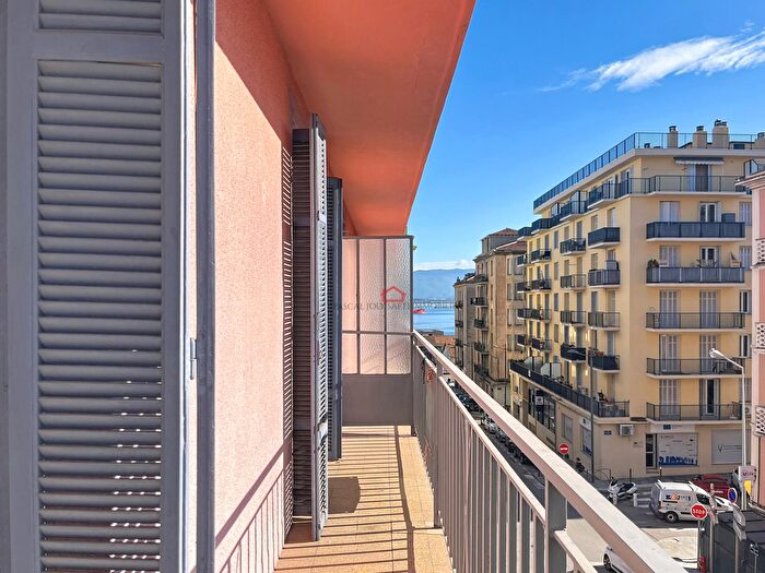 Appartement à vendre - Ajaccio, Les Sanguinaires - 3 pièces - 2 chambres