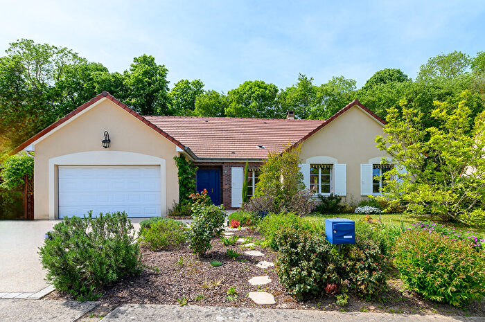 Maison 8 pièces à Saint-Thibault-des-Vignes, à vendre