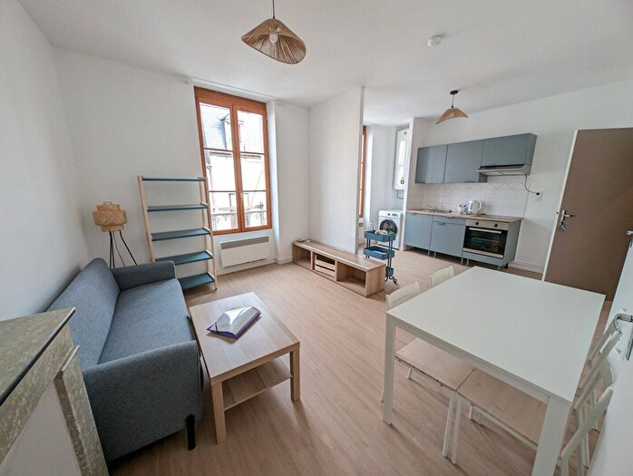 Centre Ville, Bourges : Appartement 2 pièces à louer