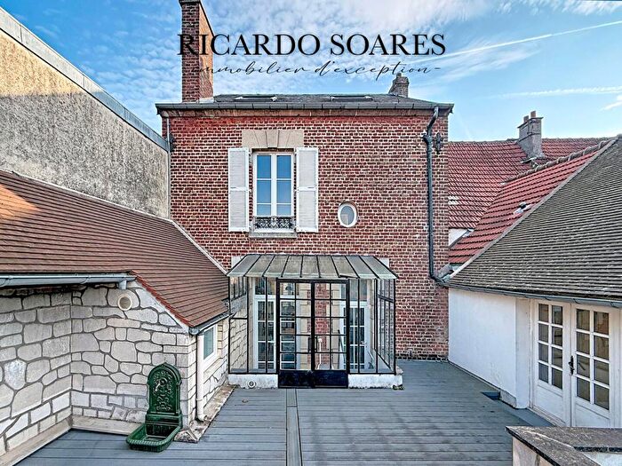 Maison à vendre - Fleurines - 9 pièces - 5 chambres