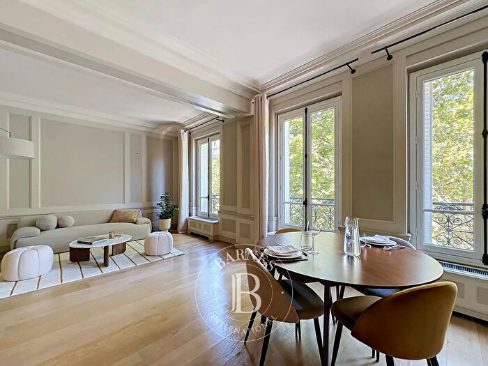 Paris 7ème, Invalides : Appartement 2 pièces à louer