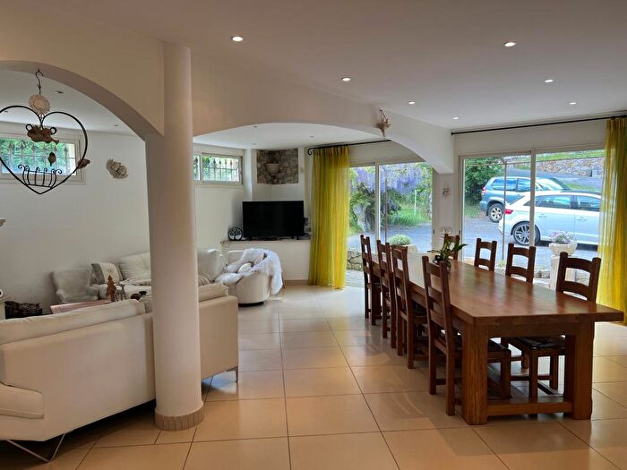 Maison à vendre - Coursegoules - 5 pièces - 4 chambres