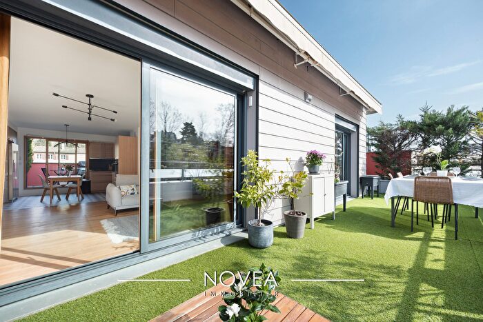 Appartement à vendre - Lyon e  - 3 pièces - 2 chambres