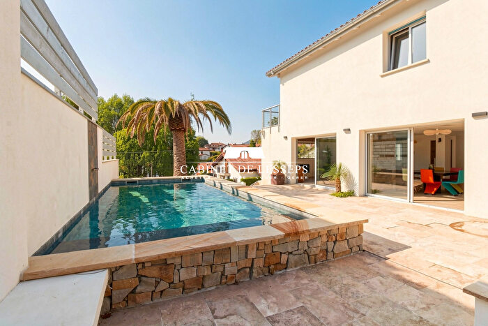 Maison à vendre - Hendaye, Ville - 7 pièces - 4 chambres