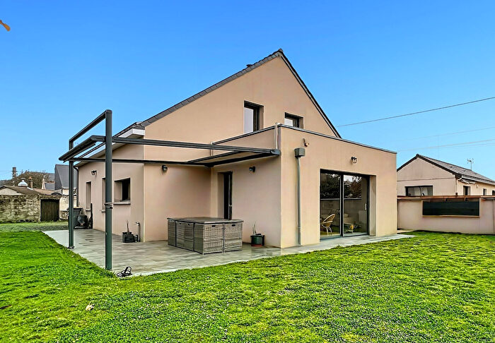 Maison à vendre - Doué-la-Fontaine - 7 pièces - 5 chambres