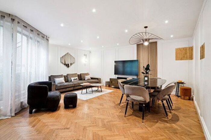 Hôtel de Ville, Courbevoie : Appartement 3 pièces à louer