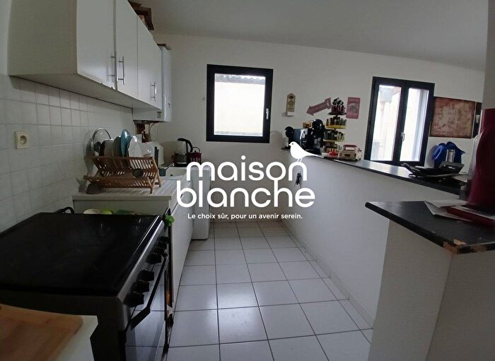 Appartement à louer - Le Jardin Public, Parthenay - 4 pièces - 3 chambres