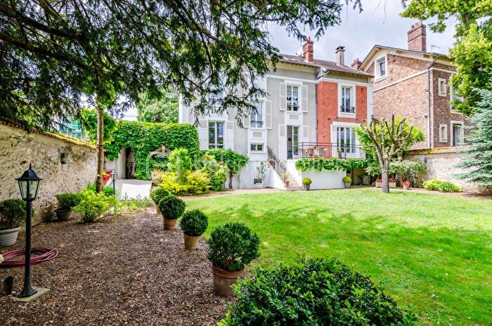 Maison à vendre - Corbeil-Essonnes, Centre-ville - 9 pièces - 7 chambres