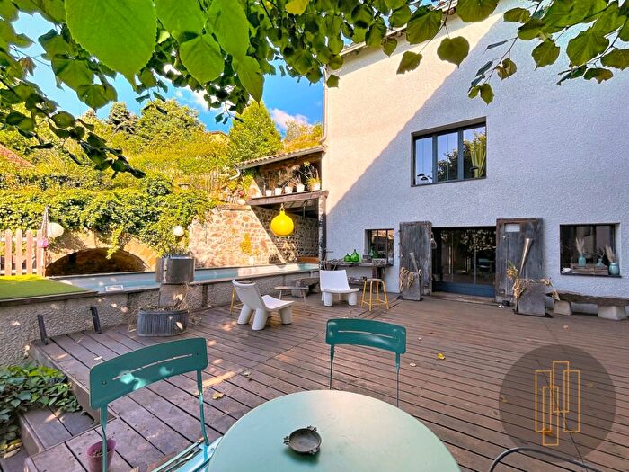Vaux-en-Beaujolais : Maison 13 pièces à vendre