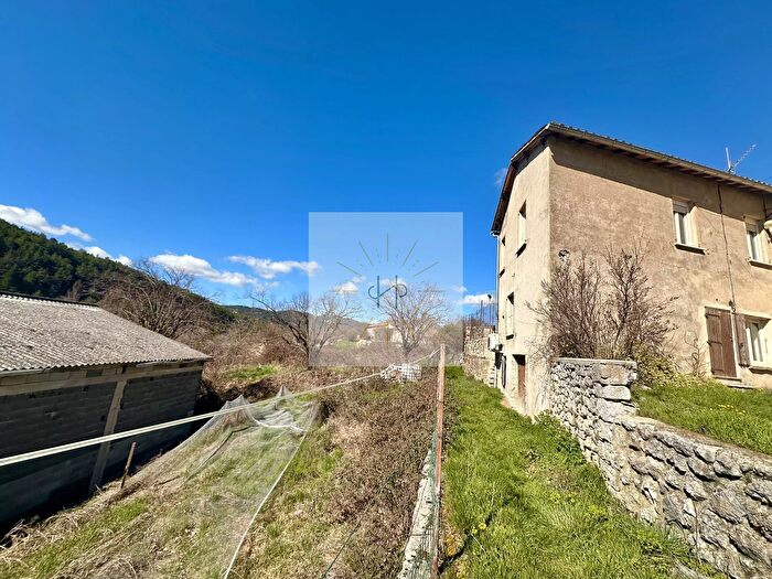 Mévouillon - Maison 4 pièces à vendre