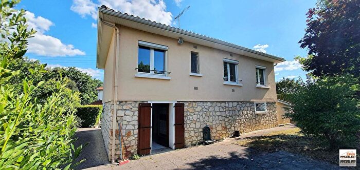 Maison à louer - Saint-Yrieix-sur-Charente - 4 pièces - 3 chambres