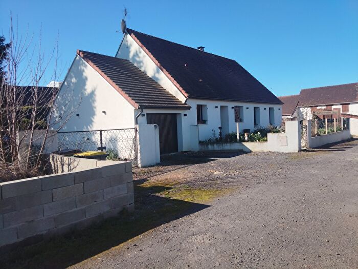 Maison 4 pièces à Gilles, à vendre
