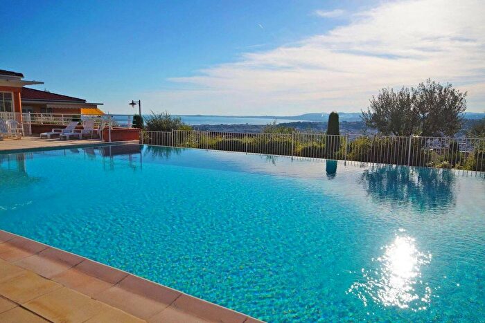 Appartement à louer - Corniche Fleurie, Nice - 3 pièces - 2 chambres