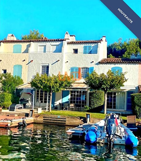 Maison 12 pièces à vendre à Grimaud