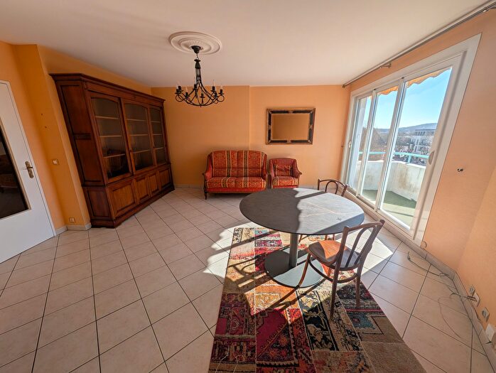 Appartement à vendre - Les Clayes-sous-Bois, Centre-ville - 4 pièces - 3 chambres