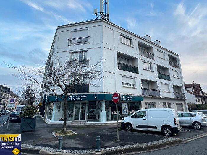Pontault-Combault, Mairie, Rouxel : Appartement 2 pièces à louer
