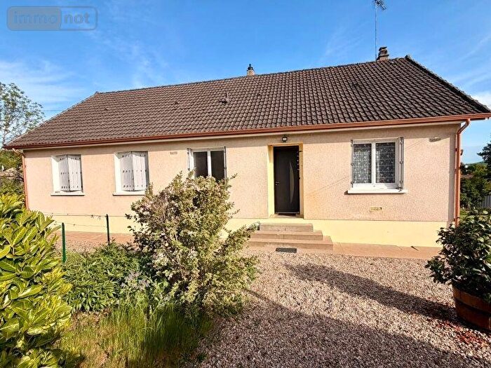 Saint-Amand-Montrond : Maison 6 pièces à vendre