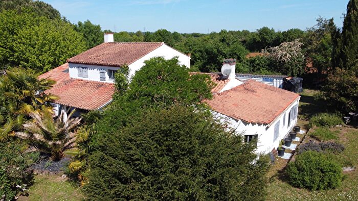 Maison 7 pièces à Angles, à vendre
