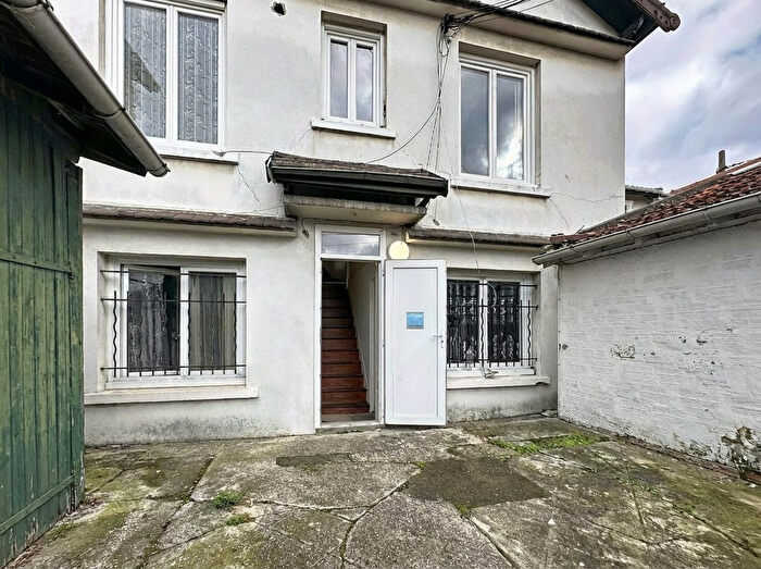 Maison à vendre - Saint-Denis, Allende - 7 pièces - 6 chambres