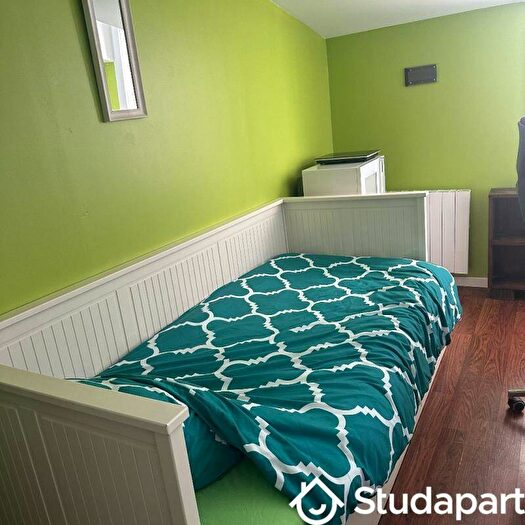 Appartement à louer - Le Plan du Troux, Montigny-le-Bretonneux - 1 pièce - 1 chambre