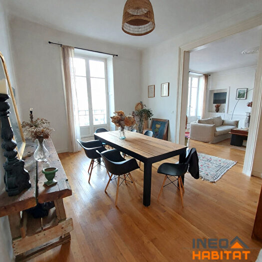 Appartement à louer - Quartiers Centre, Centre-ville - 6 pièces - 3 chambres