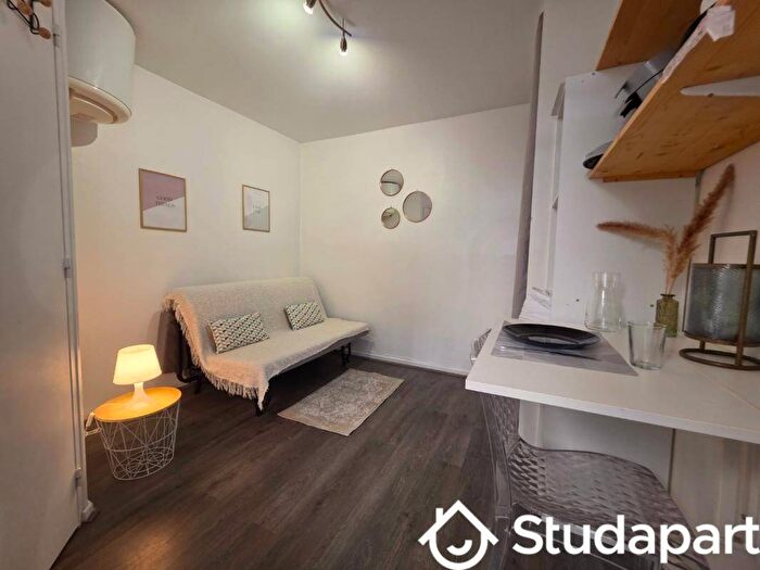 Appartement à louer - Barbâtre-Saint Remy-Verrerie, Reims - 1 pièce