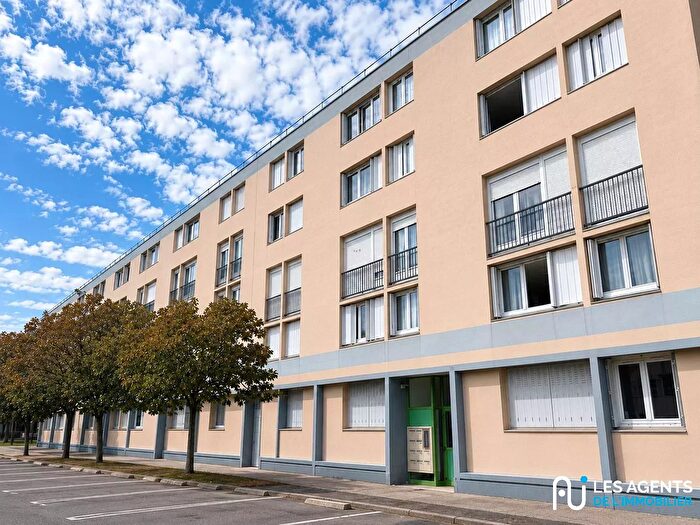 Appartement 4 pièces à vendre - Fleury-les-Aubrais, Centre-ville, Lamballe