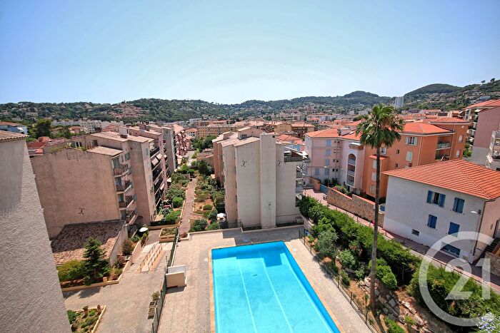 Appartement à louer - Vallauris, Centre-ville - 3 pièces - 2 chambres