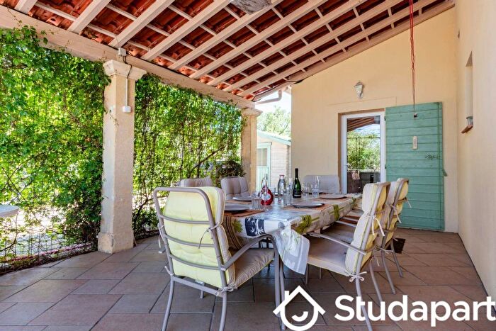 Maison à louer - Est, Roquevaire - 2 pièces