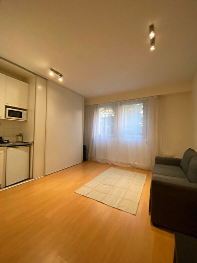 Appartement à louer - Neuilly-sur-Seine, Parc de Neuilly - 1 pièce