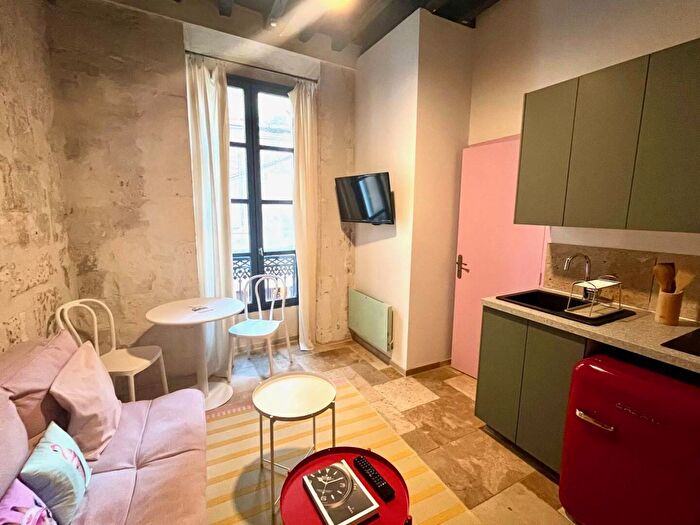 Appartement 2 pièces à Centre Ville-Mejan-La Cité, Arles, à louer