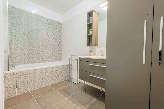 Appartement à louer - Fournier-Pasteur-Bac dAsnières, Clichy - 3 pièces - 2 chambres