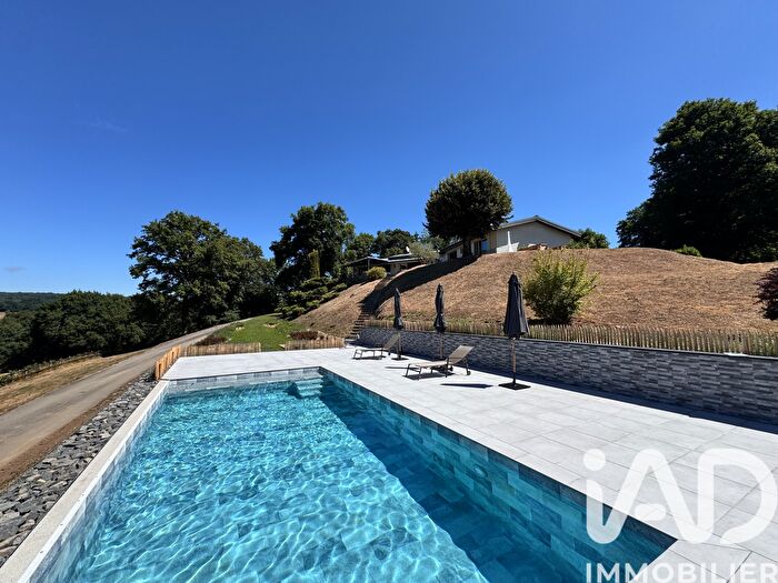 Maison à vendre - Eymoutiers - 9 pièces - 5 chambres