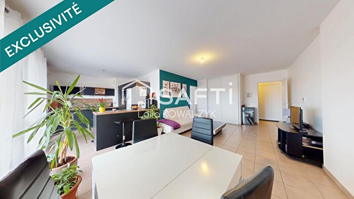 Appartement à vendre - Villefontaine, Centre-ville, Saint-Bonnet - 4 pièces - 3 chambres