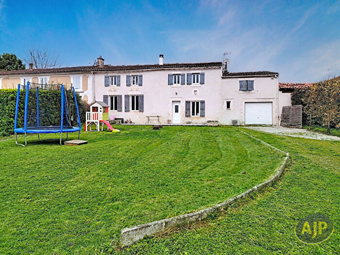 Maison à vendre - Échebrune - 5 pièces - 3 chambres