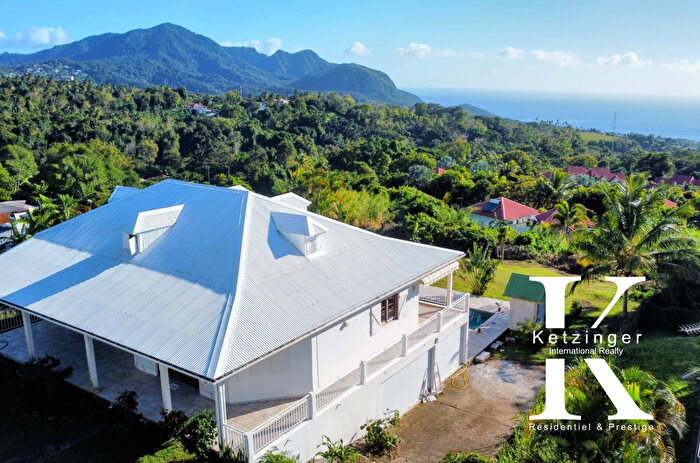 Maison à vendre - Saint-Claude - 11 pièces - 5 chambres