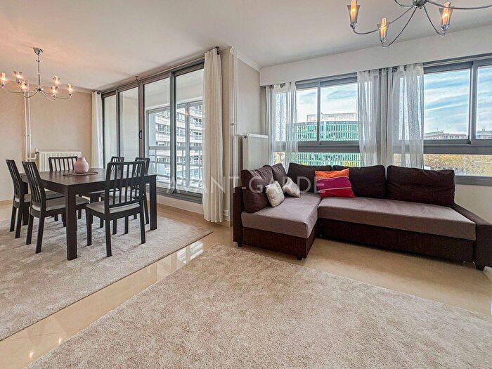 Appartement à louer - Gambetta, Courbevoie - 4 pièces - 2 chambres