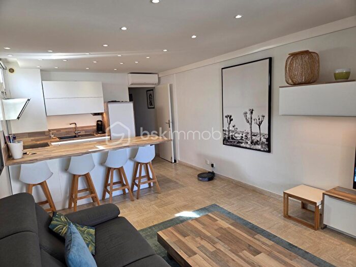 Appartement à vendre - Cavalaire-sur-Mer, Centre-ville - 2 pièces - 1 chambre