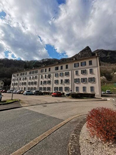 Appartement à louer - Saint-Rambert-en-Bugey - 3 pièces - 2 chambres