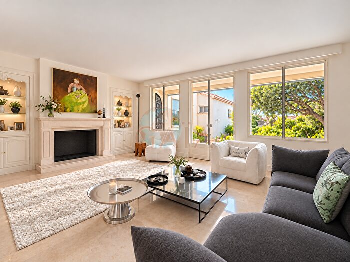 Appartement 4 pièces à vendre à Cannes, Californie Pezou